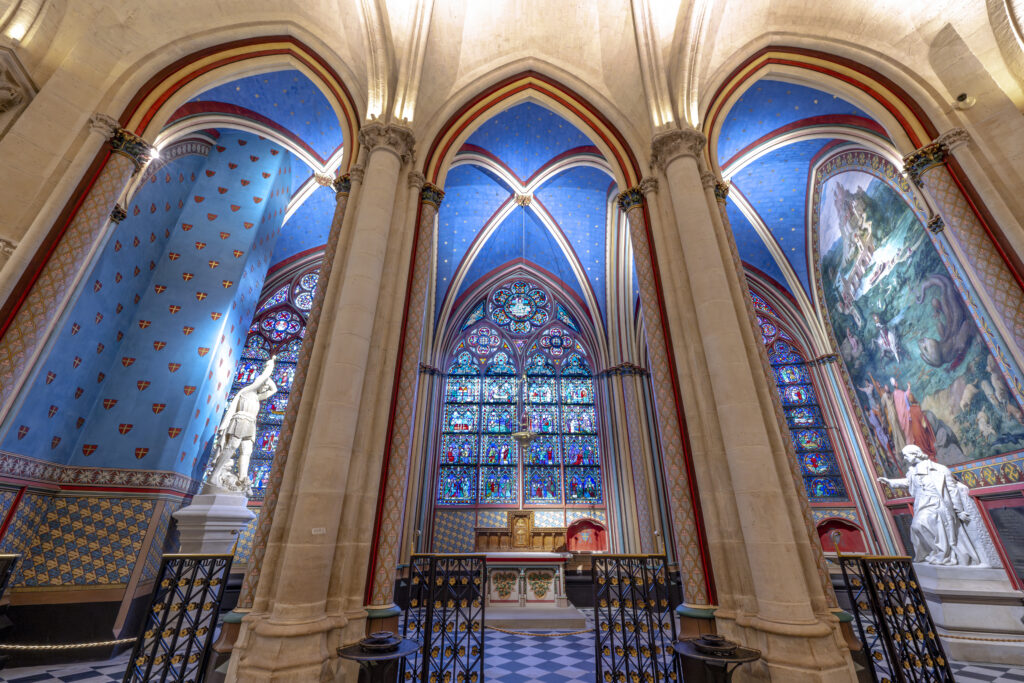 Les chapelles de Notre-Dame de Paris : un parcours historique et ...